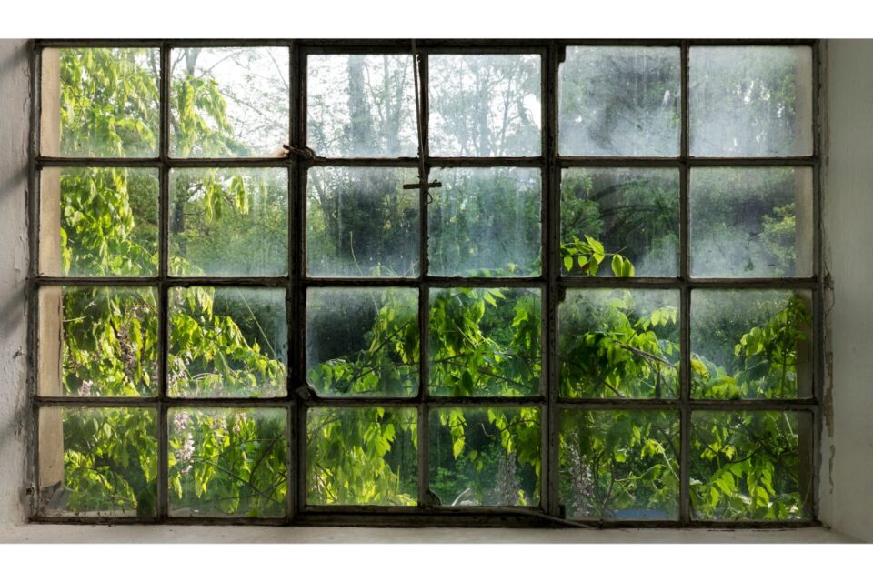 Window Separating From Wall [Why It Happens & What To Do] - Glamorous Place