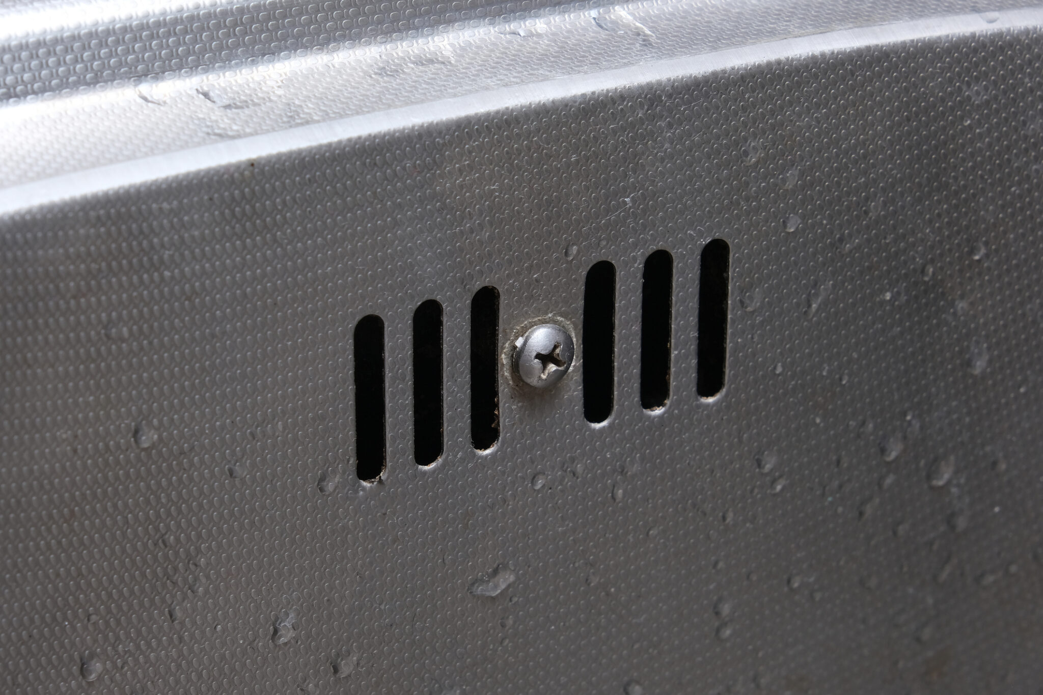 How To Seal Overflow Holes in Drain Easily and Effectively - Glamorous ...